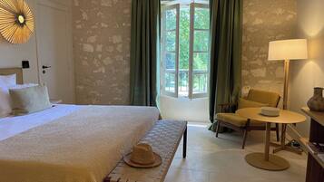 Quarto superluxo | Roupas de cama premium, frigobar, cofres nos quartos, escrivaninha