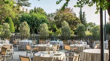 2 restaurantes, café da manhã, culinária francesa