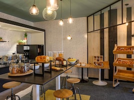 Café da manhã com buffet todos os dias mediante uma taxa