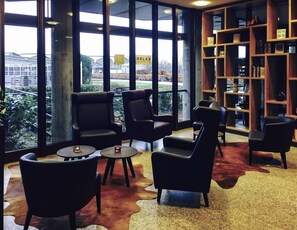 Jantares servidos, cozinha regional, com vista para o jardim 