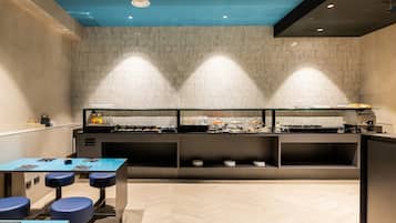 Café da manhã com buffet todos os dias (EUR 20 por pessoa)