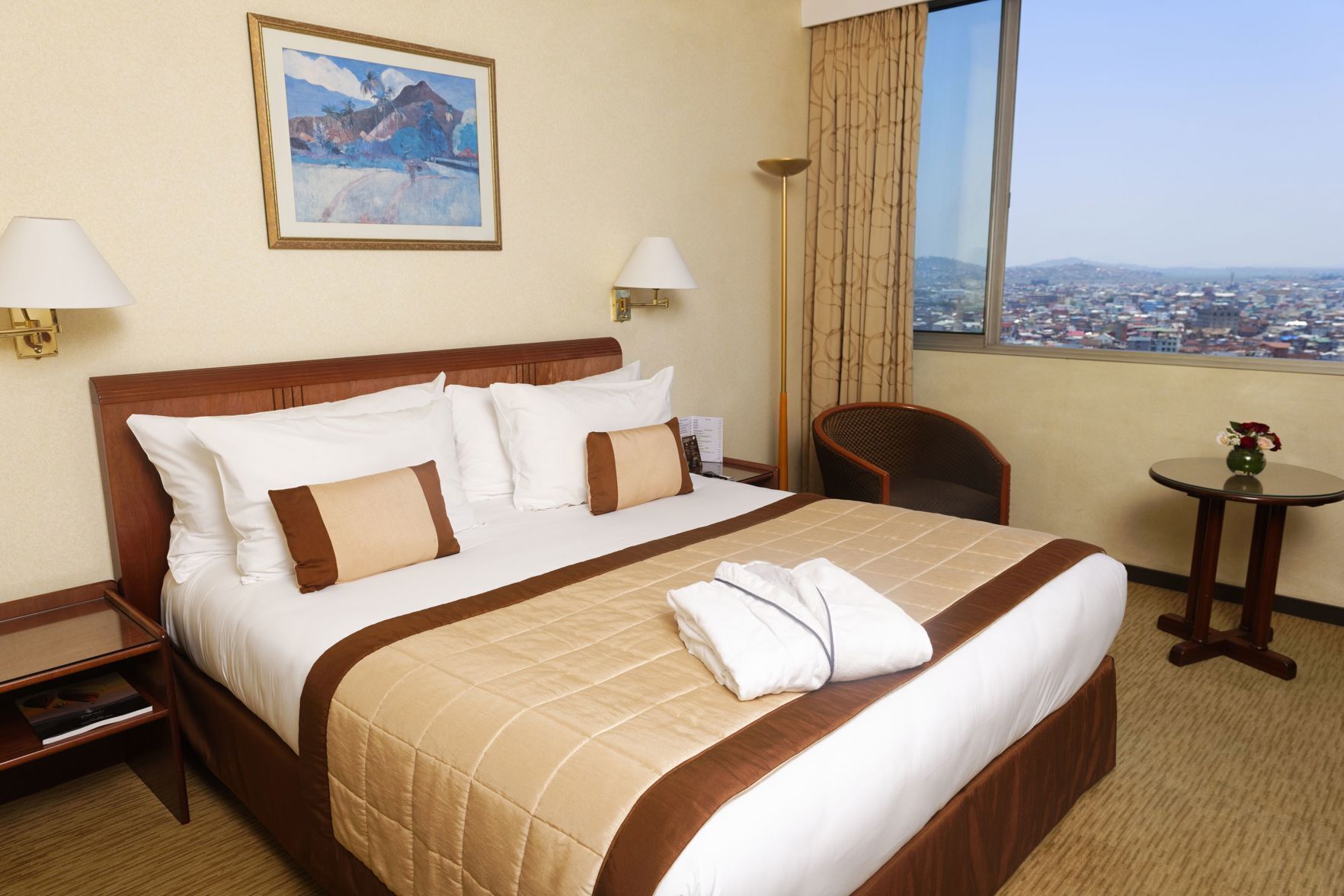 Roupa de alta qualidade, minibar, cofre no quarto 