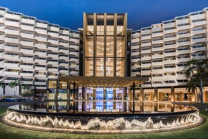 Fachada do alojamento (tarde/noite)