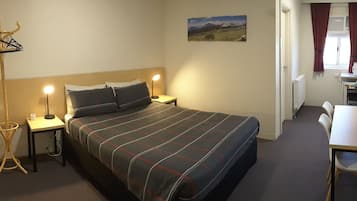 Quarto Standard, 1 cama queen-size, não fumadores | Secretária, quartos insonorizados, ferro/tábua de engomar, Wi-fi grátis