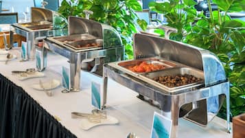 Café da manhã com buffet todos os dias mediante uma taxa
