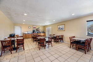 Café da manhã continental grátis todos os dias