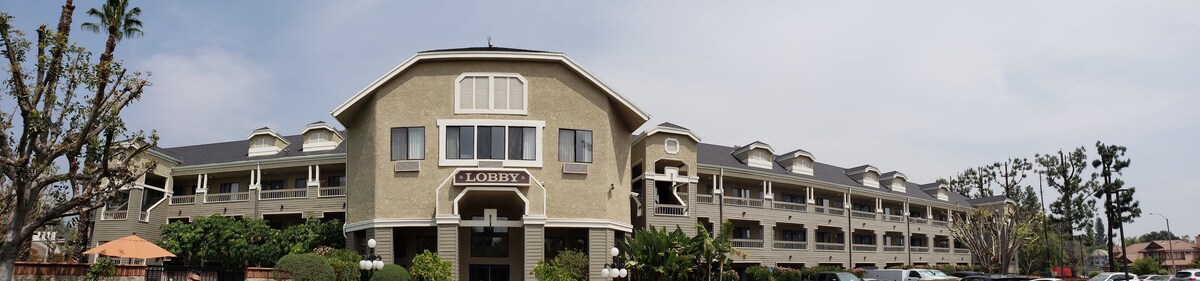 Oak Tree Inn Reviews, Deals & Photos 2023 - Expedia