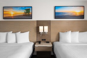 Quarto, 2 camas Queen, para não fumantes, vista para o oceano | Escrivaninha, cortinas blackout, berços grátis
