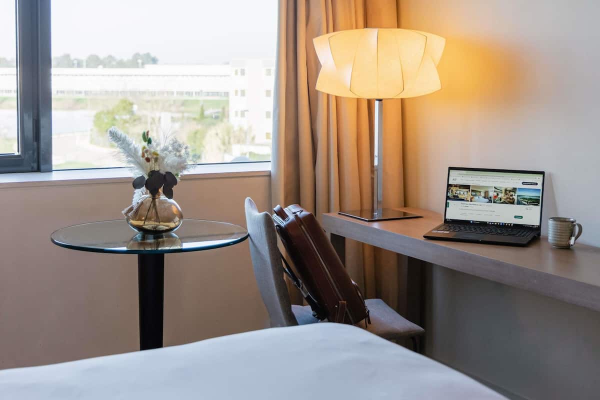 Roupa de alta qualidade, secretária, quartos insonorizados