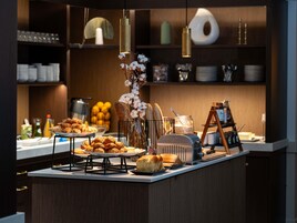 Café da manhã com buffet todos os dias mediante uma taxa