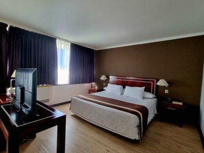 Suíte | Frigobar, cofres nos quartos, individualmente decorados