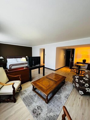 Suíte | Frigobar, cofres nos quartos, individualmente decorados