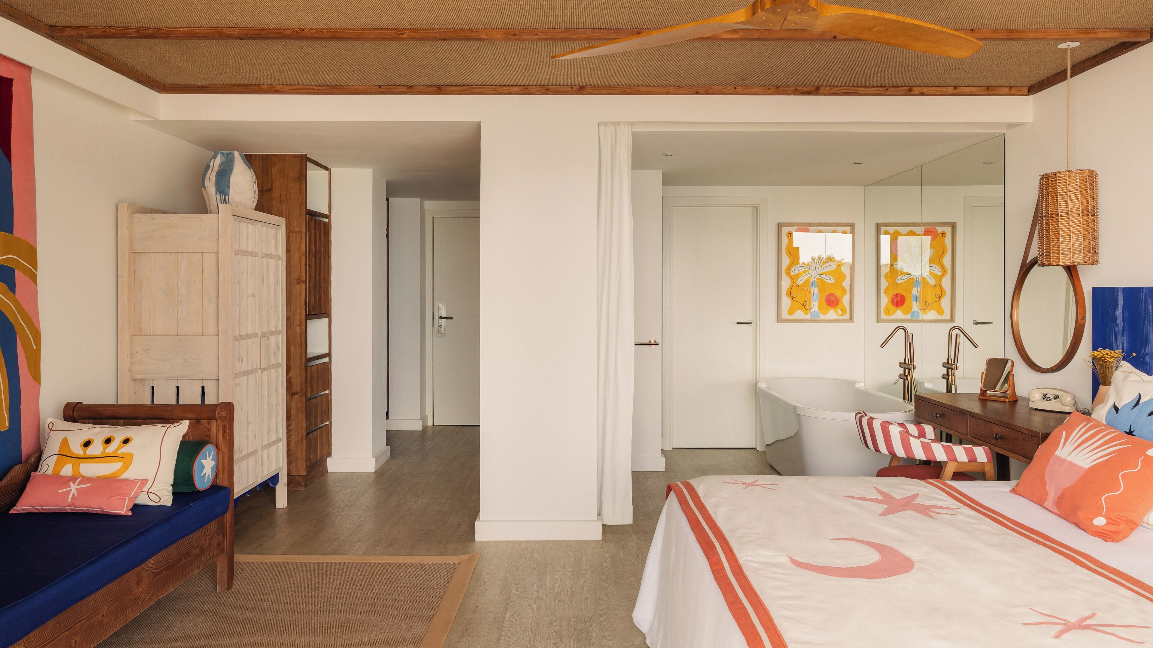 Quarto premium (PANGEA Mediterranean View) | Roupas de cama premium, frigobar, cofres nos quartos, escrivaninha