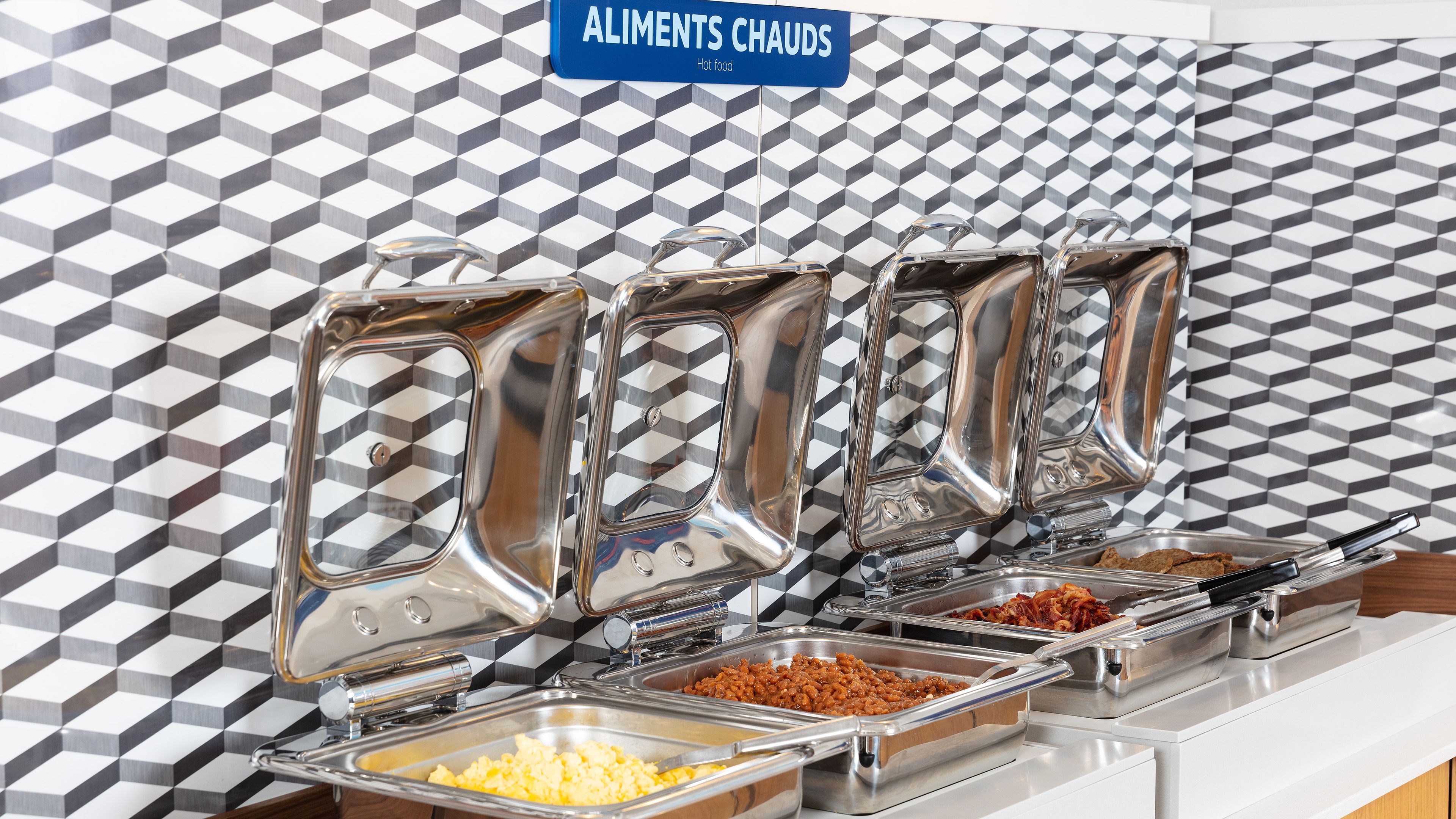 Café da manhã com buffet grátis todos os dias