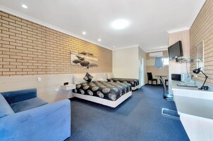 Quarto Standard | Secretária, secretária adequada para computadores portáteis 