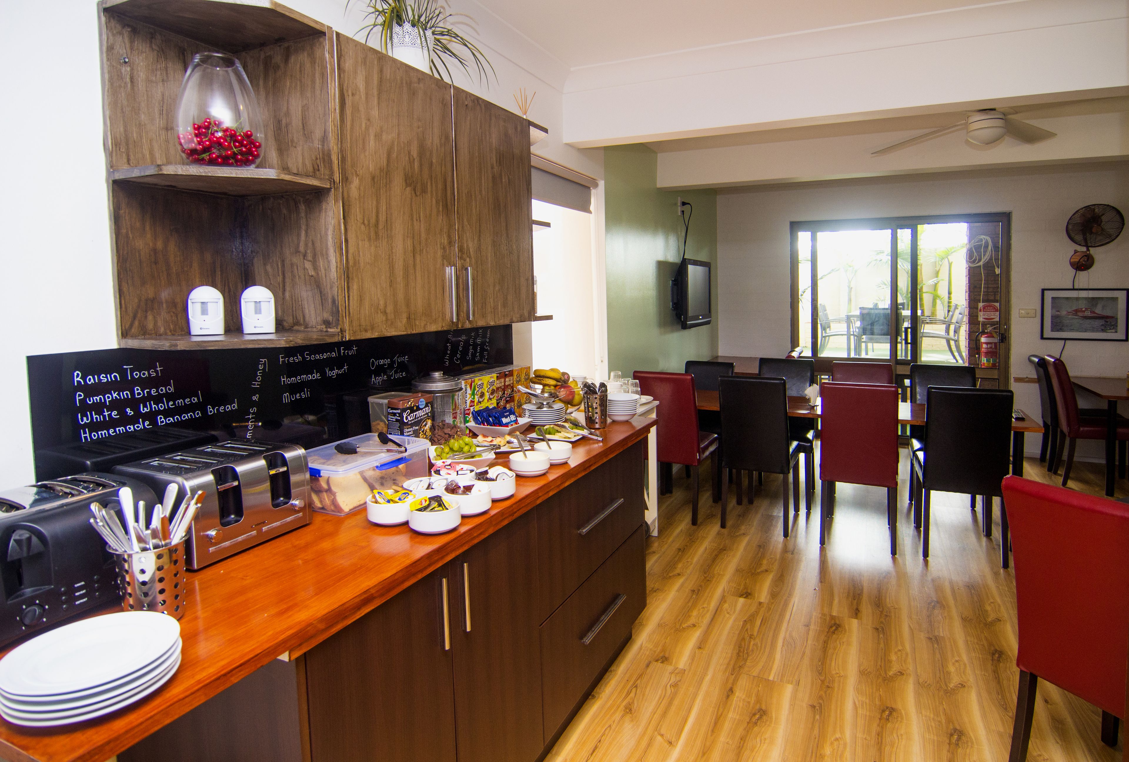 Pequeno-almoço continental diário (15.00 AUD por pessoa) 