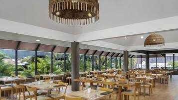 Café da manhã com buffet todos os dias (AUD 28 por pessoa)