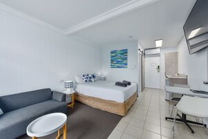 Quarto luxo | Escrivaninha, espaço de trabalho para notebook