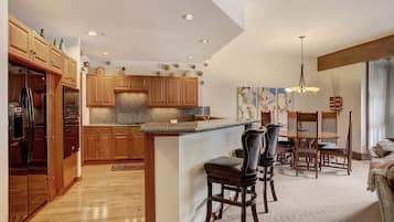 Apartamento em Condomínio Fechado, 2 quartos | Cozinha privada | Uma cafeteira/bule