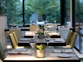 2 restaurantes, pequenos-almoços servidos 