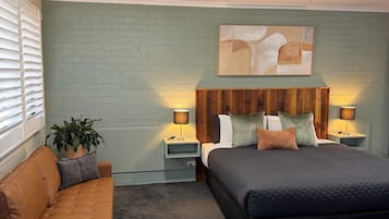 Quarto casal superior, 1 cama King, cozinha americana | 1 quarto, edredons de pluma, individualmente decorados