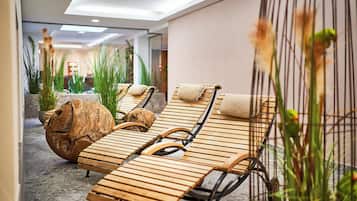 Salas para tratamentos a dois, sauna seca, massagens desportivas