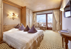 Cofres nos quartos, escrivaninha, Wi-Fi de cortesia, roupa de cama