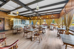 Café da manhã continental todos os dias mediante uma taxa