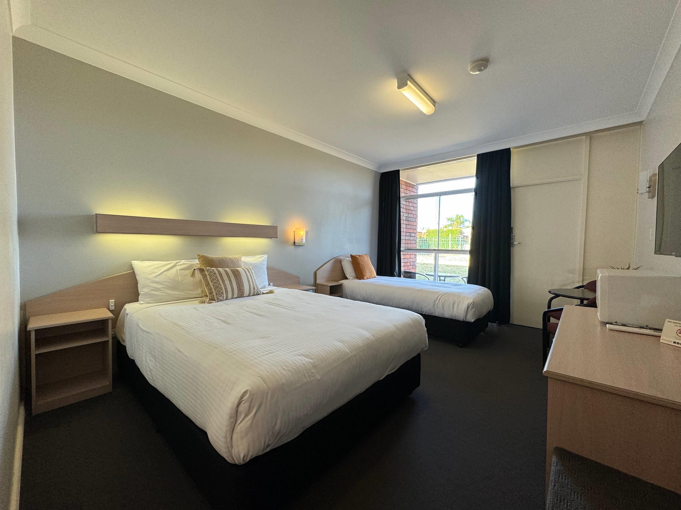 Quarto, não fumadores, junto à piscina (Twin) | Roupa de alta qualidade, cortinas/cortinados opacos 