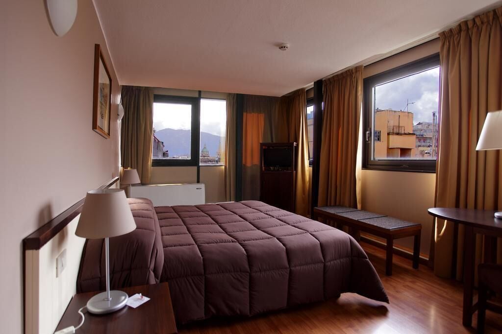Quarto casal ou duplo standard | Frigobar, cofres nos quartos, cortinas blackout, quartos à prova de som