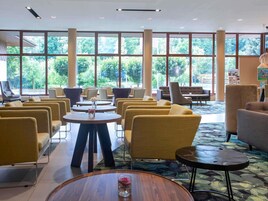 Este bar no lobby do hotel 