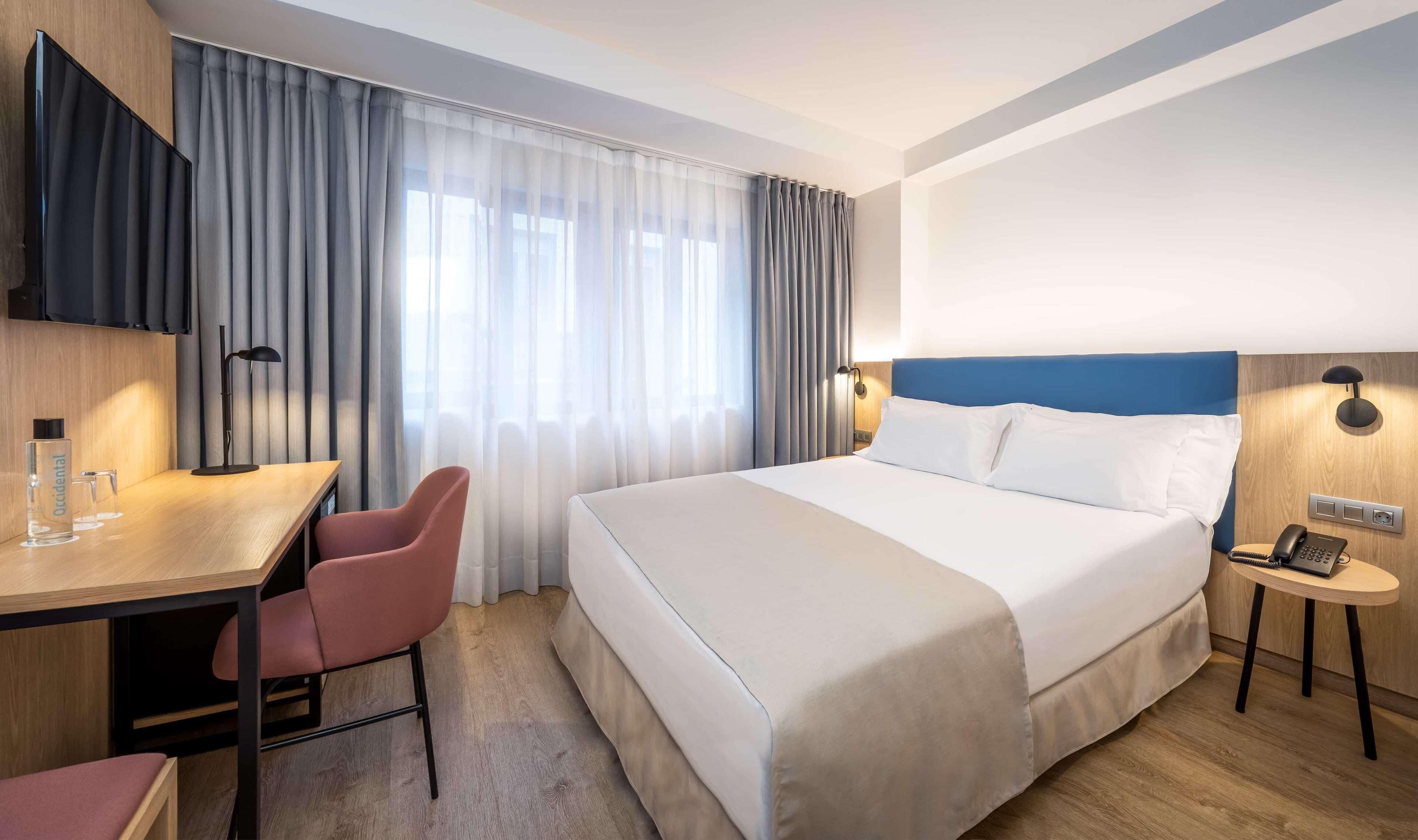 Minibar, cofre no quarto, com decoração personalizada 