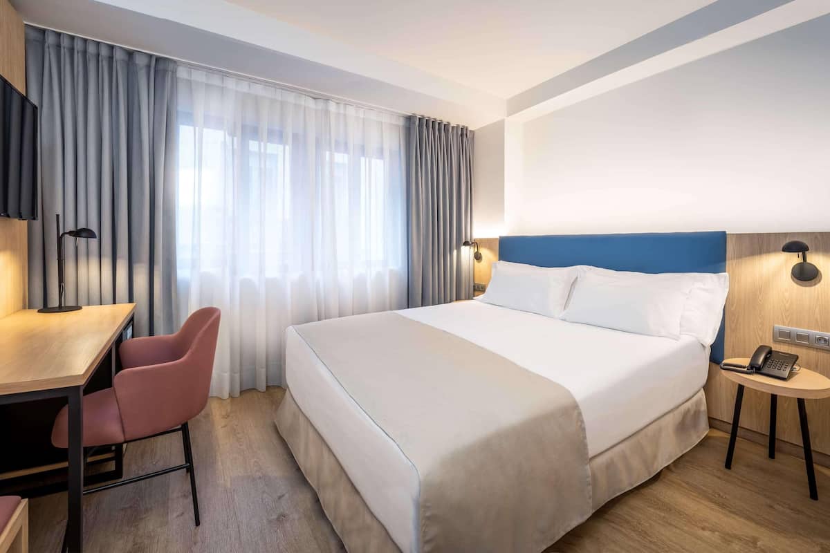 Minibar, cofre no quarto, com decoração personalizada