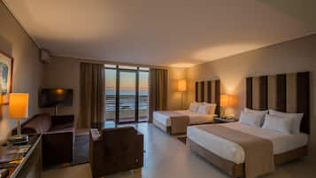Suite Júnior, vista para o mar (2 Adults + 2 Children) | 1 quarto, minibar, cofre no quarto, secretária