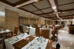 Pequeno-almoço tipo buffet diário incluído 