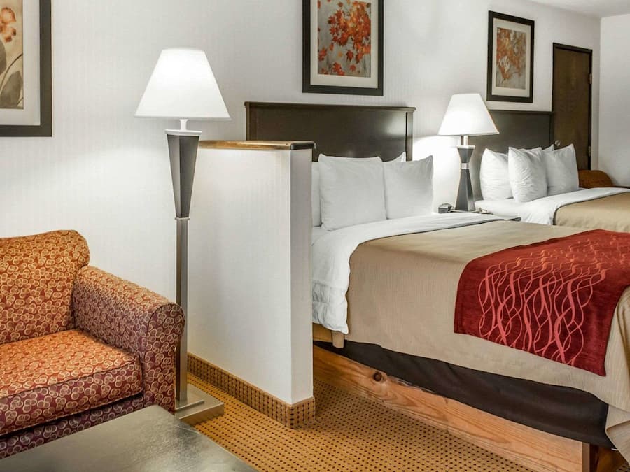 Suite, 2 camas queen-size, não fumadores | Secretária, ferro/tábua de engomar, berços/camas para crianças grátis