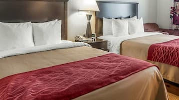 Quarto standard, 2 camas Queen, para não fumantes | Escrivaninha, ferros/tábuas de passar roupa, berços grátis