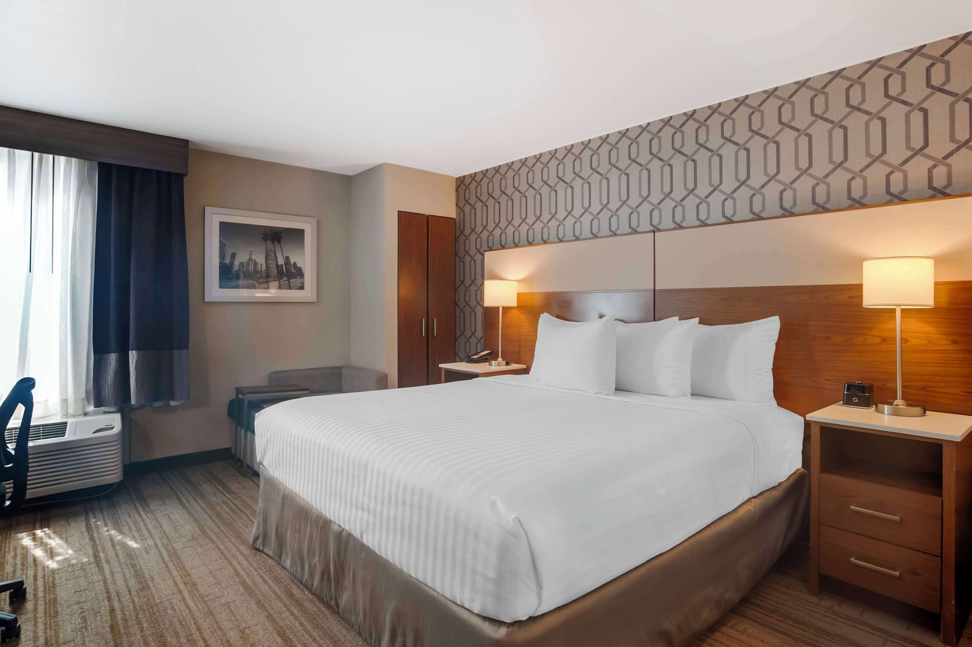 Best Western Plus Commerce Hotel Reviews, Deals & Photos 2023 - Expedia