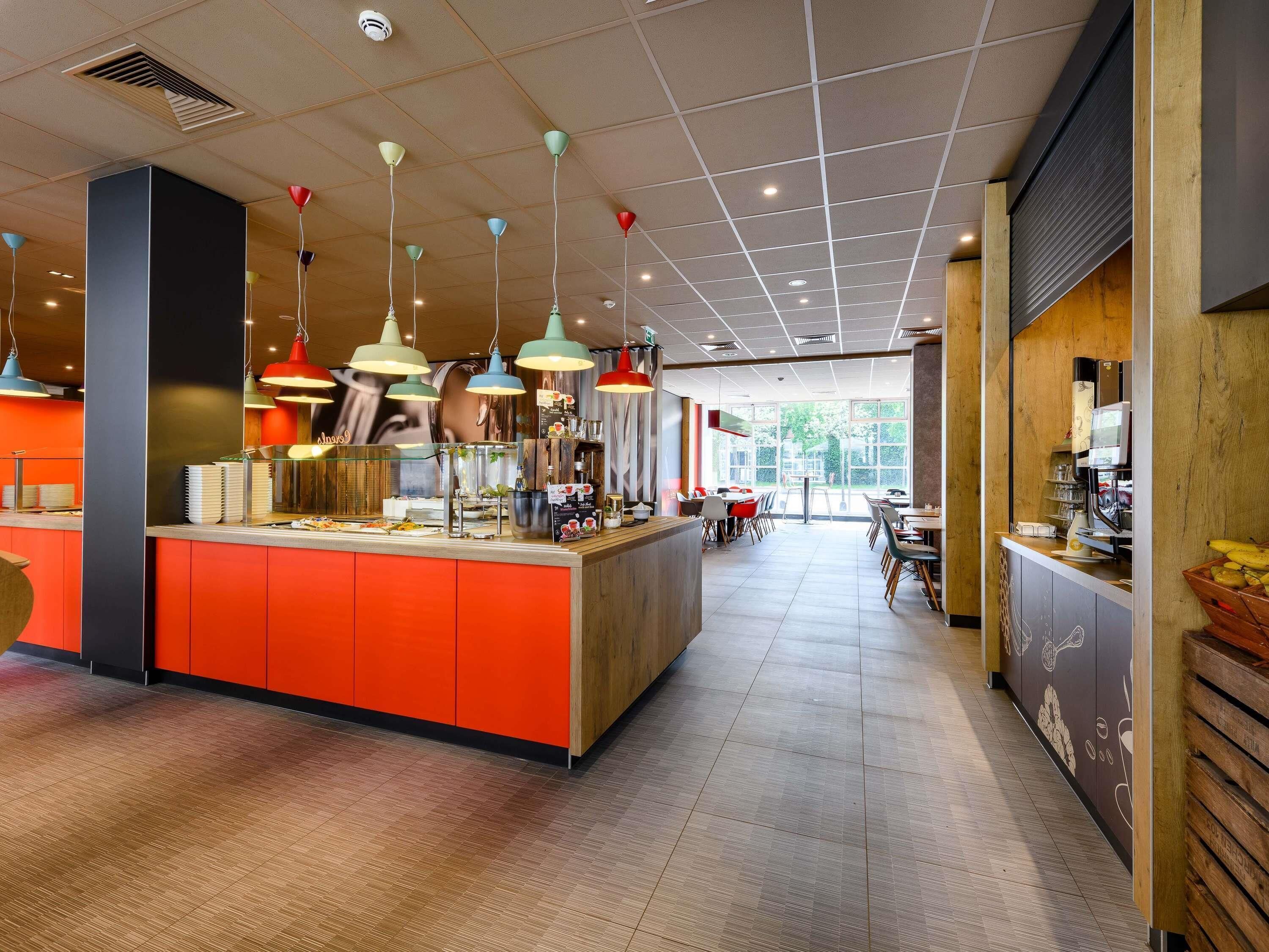 Café da manhã com buffet todos os dias mediante uma taxa