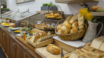 Café da manhã com buffet diário (AUD 32 por pessoa)