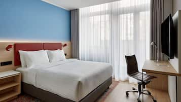 Quarto Clássico, 1 cama queen-size | Roupa hipoalergénica, edredões de penas, minibar