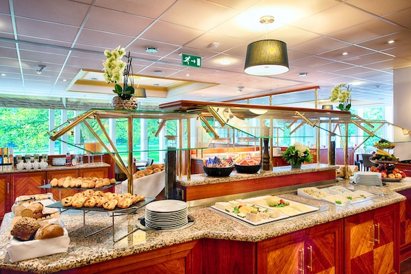 Pequeno-almoço tipo buffet diário (20 EUR por pessoa)