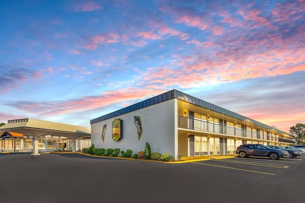 Super 8 By Wyndham Riverside Al - Alabama