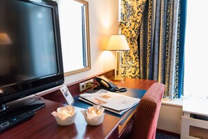 Suite Deluxe, 1 cama king-size, não fumadores, banheira (Twin bed on request) | Cofre no quarto, secretária 