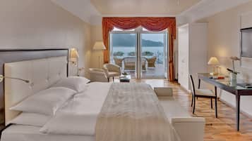 Suite Júnior, 1 cama queen-size, não fumadores, vista para o lago | 1 quarto, roupa de alta qualidade, minibar grátis, cofre no quarto