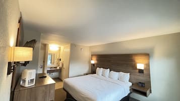 Quarto, 1 cama king-size, não fumadores | Secretária, cortinas/cortinados opacos, ferro/tábua de engomar