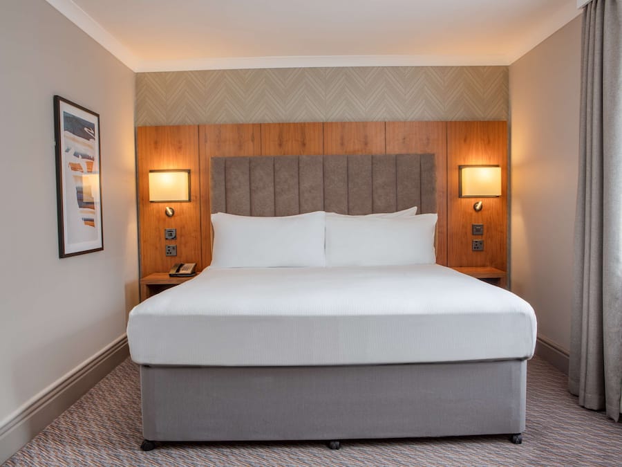 Suite, 1 cama king-size, não fumadores | Roupa hipoalergénica, cofre no quarto, secretária