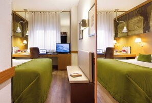 Quarto Duplo ou Twin Superior | Roupa de alta qualidade, minibar, cofre no quarto, secretária 