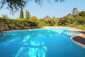 Piscina exterior sazonal 