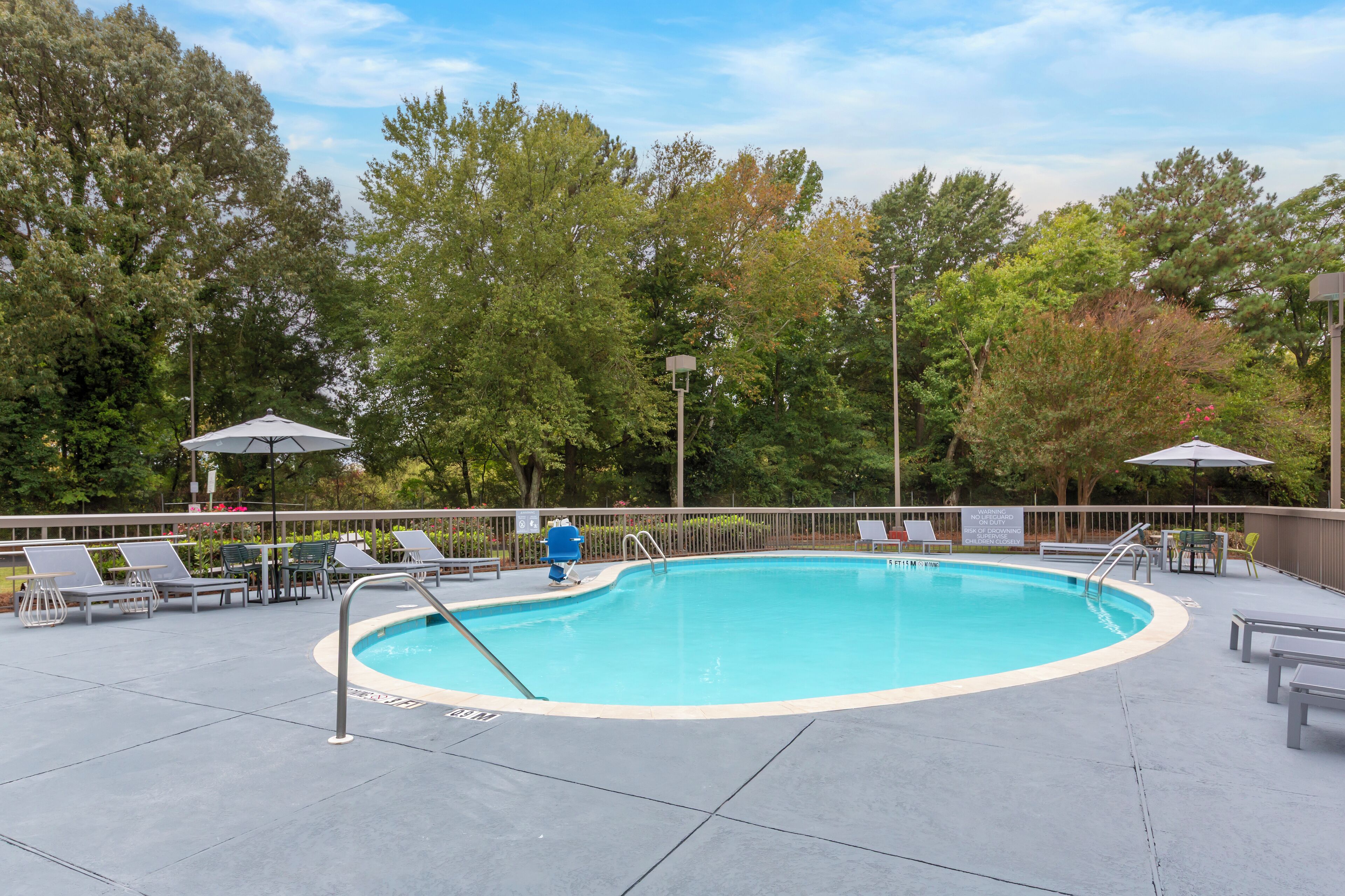 Piscina exterior sazonal 